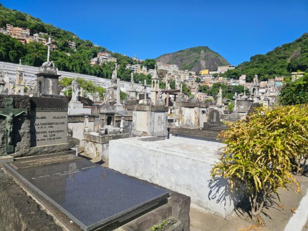 Visita ao Cemitério São João Batista - A Nomade