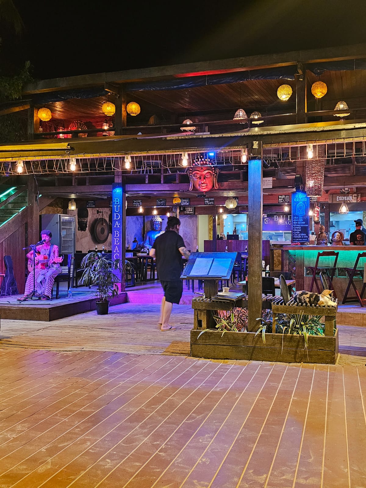 buda beach - A Nomade